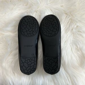 Vionic | Shoes | New Vionic Amorie Black Wavy Leather Slip On Ballet ...
